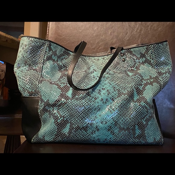 Stuart Weitzman | Bags | Gorgeousgently Used Stuart Weitzman Purse All ...